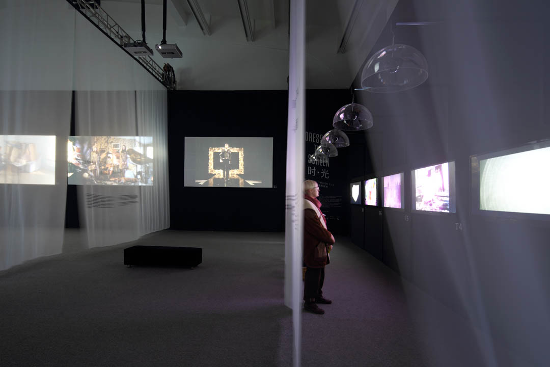 Dressing the Screen Exhibition by Serie Architects - 谷德设计网