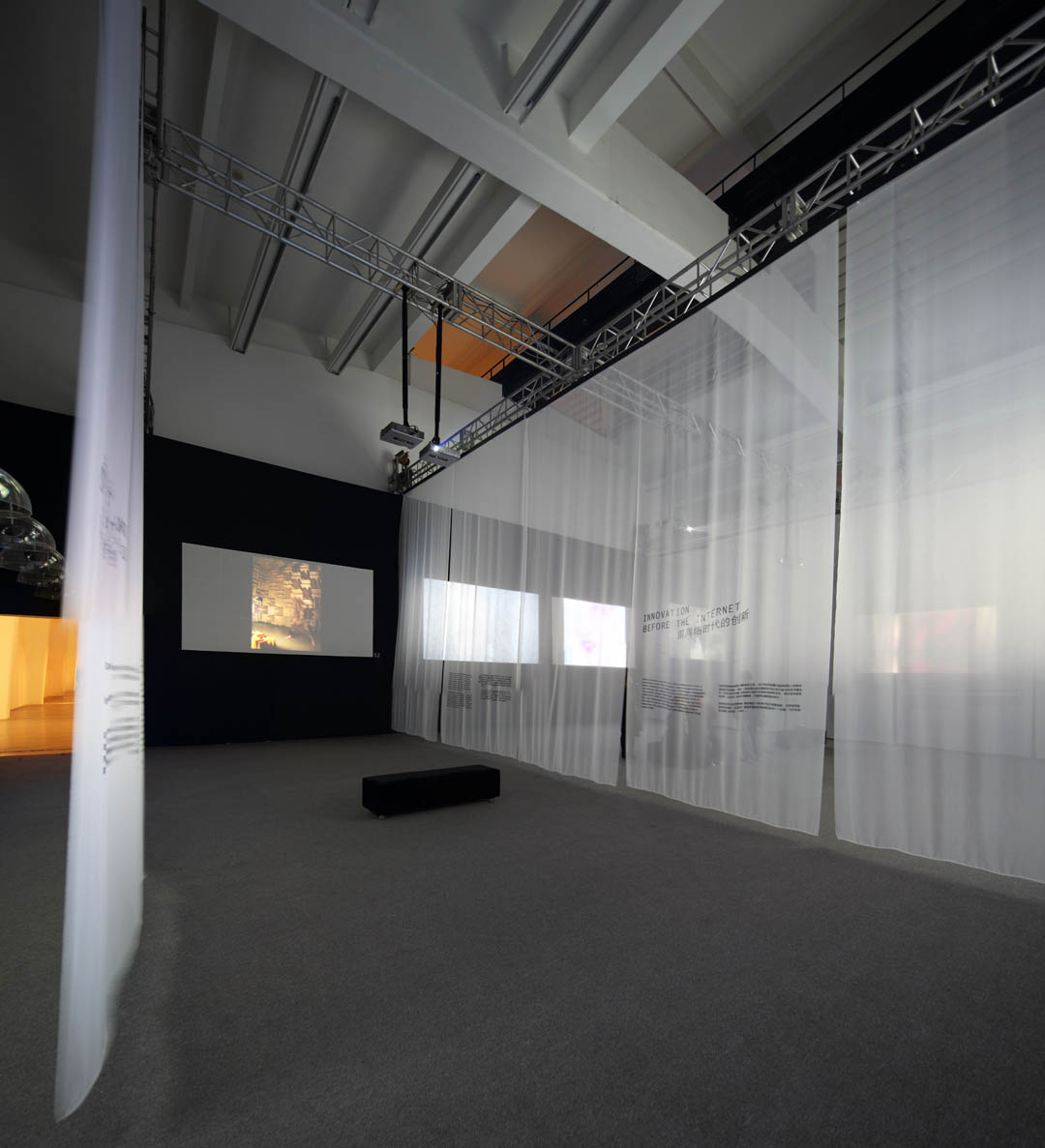 Dressing the Screen Exhibition by Serie Architects - 谷德设计网