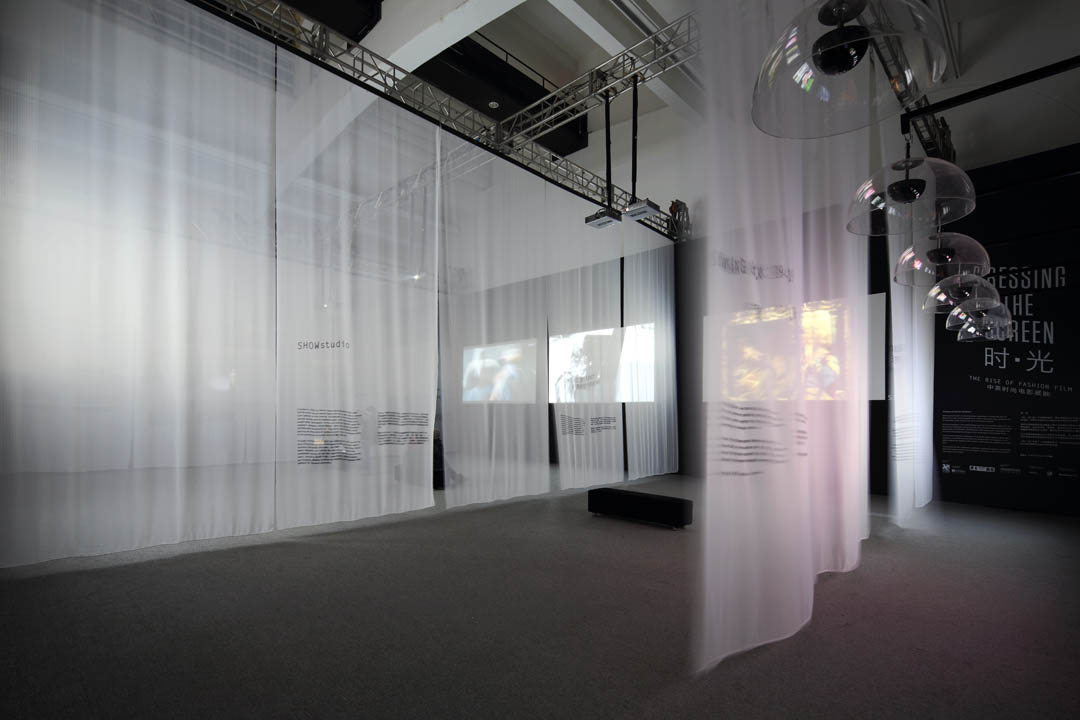Dressing the Screen Exhibition by Serie Architects - 谷德设计网
