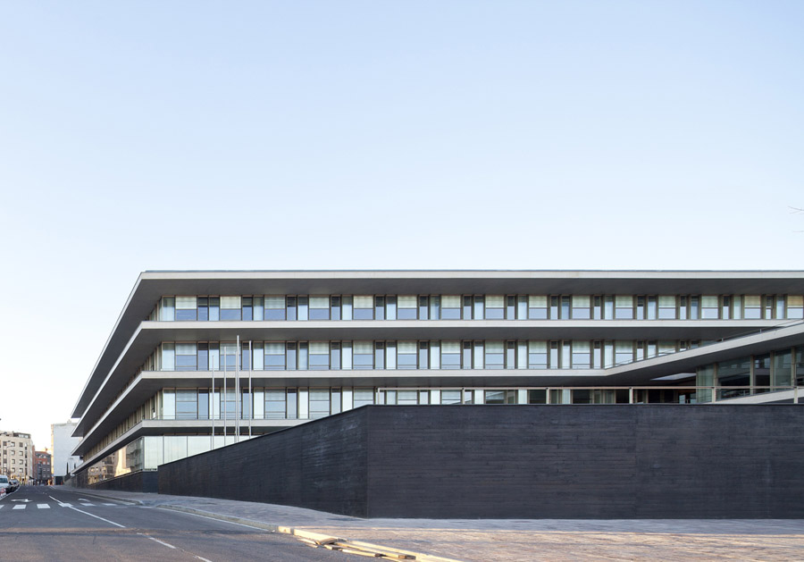 Administrative Multifunctional Building - 谷德设计网