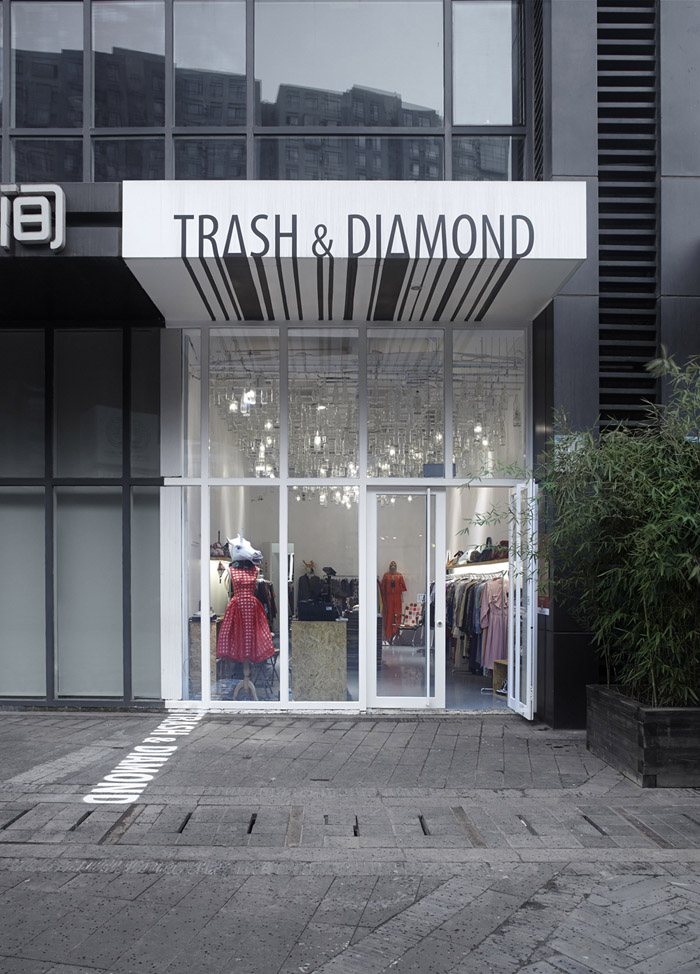 ”Trash & Diamond” a secondhand clothes shop in Beijing - 谷德设计网
