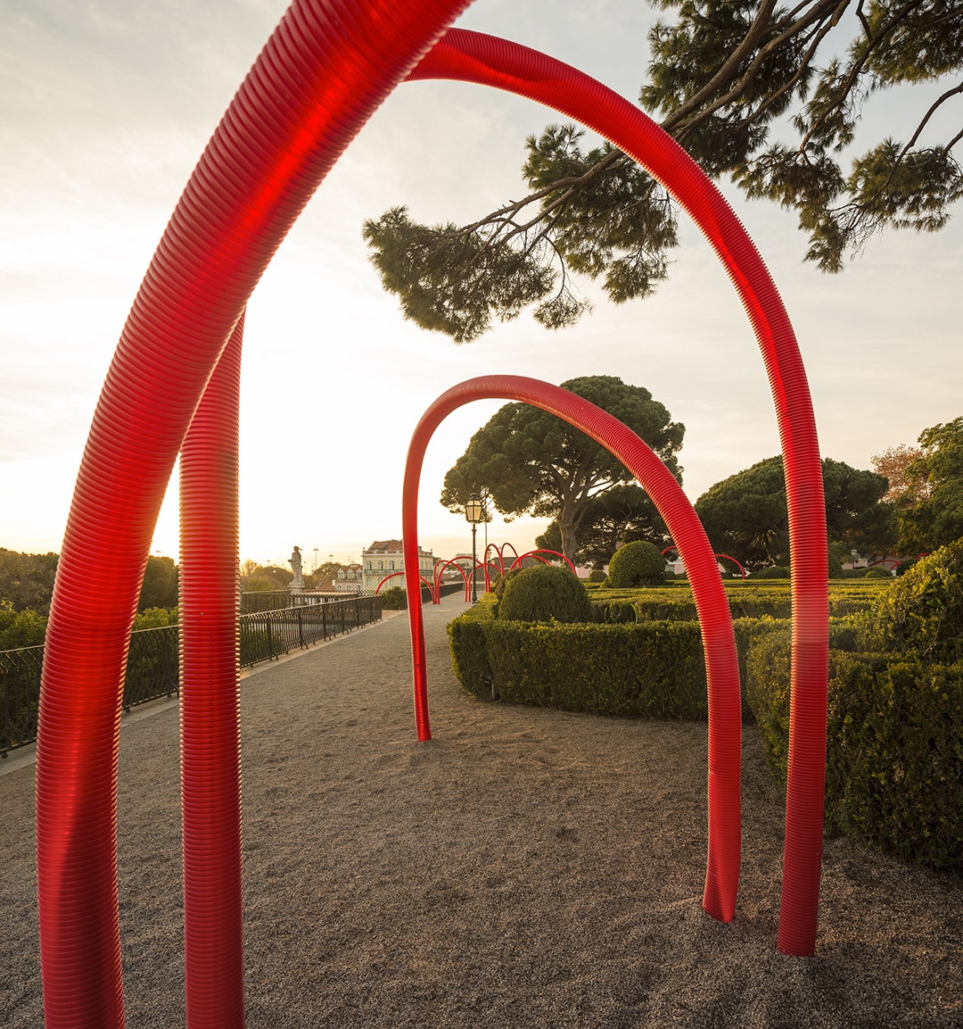 Luminous Red Arches, Portugal by LIKEarchitects - 谷德设计网