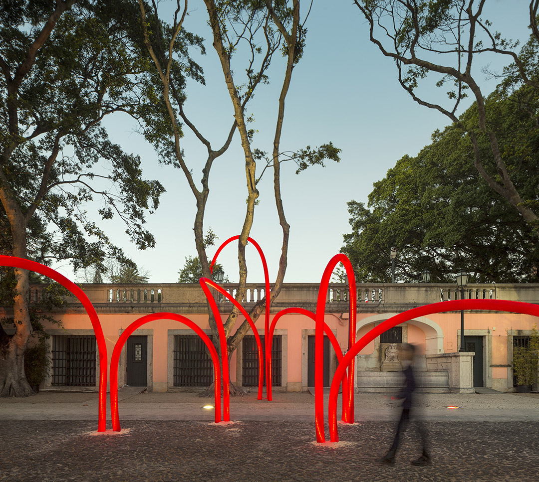 Luminous Red Arches, Portugal by LIKEarchitects - 谷德设计网