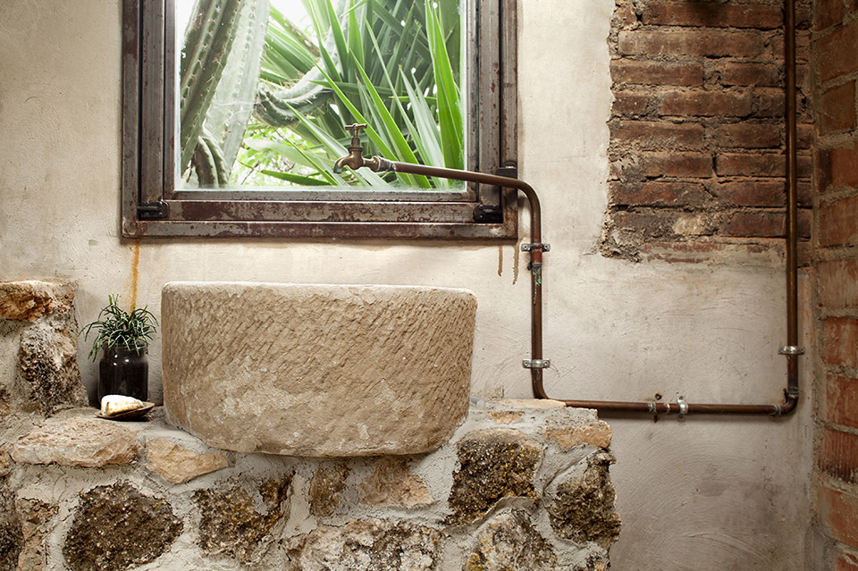 Changing Room Cube For A Garden With A Pond - 谷德设计网