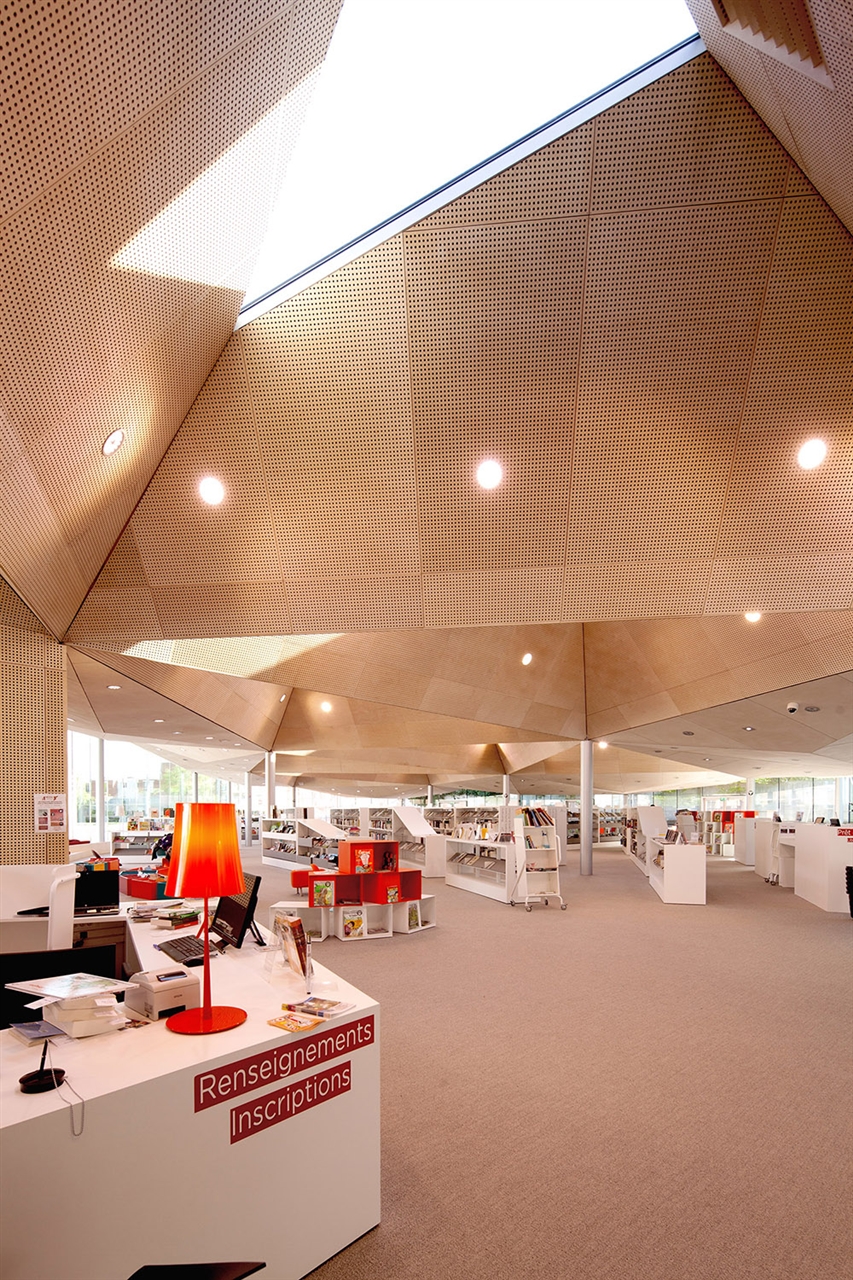 La Madeleine Media Library / D’HOUNDT+BAJART - 谷德设计网