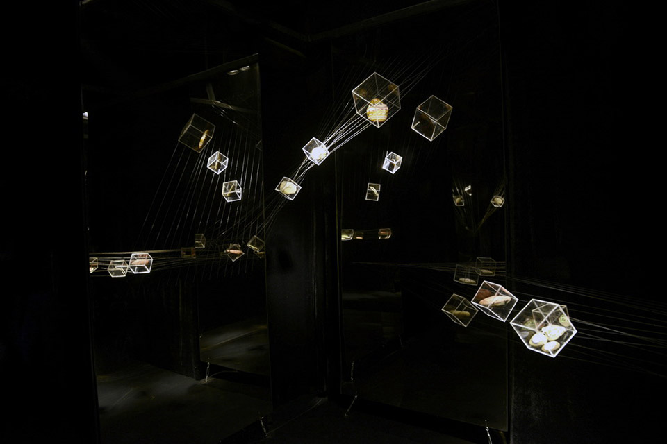 Light Universe by Hui Wang - 谷德设计网