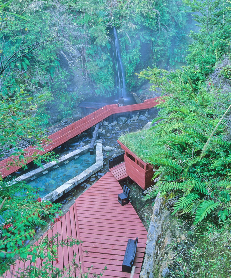 Termas Geométricas Hot Springs Complex by German del Sol - 谷德设计网