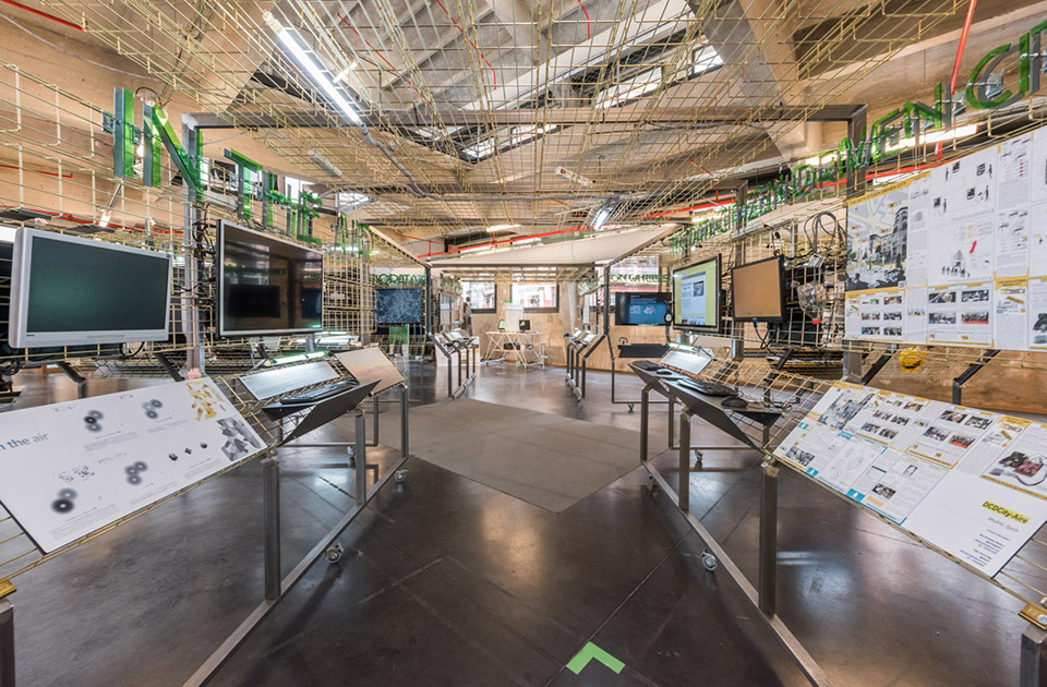 OJO AL DATA Exhibition Design / PKMN Architectures - 谷德设计网