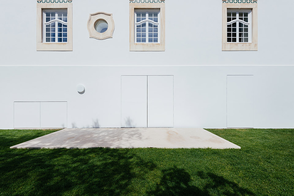 The phenomenal renovation of a historic house in Coimbra / Jorge ...