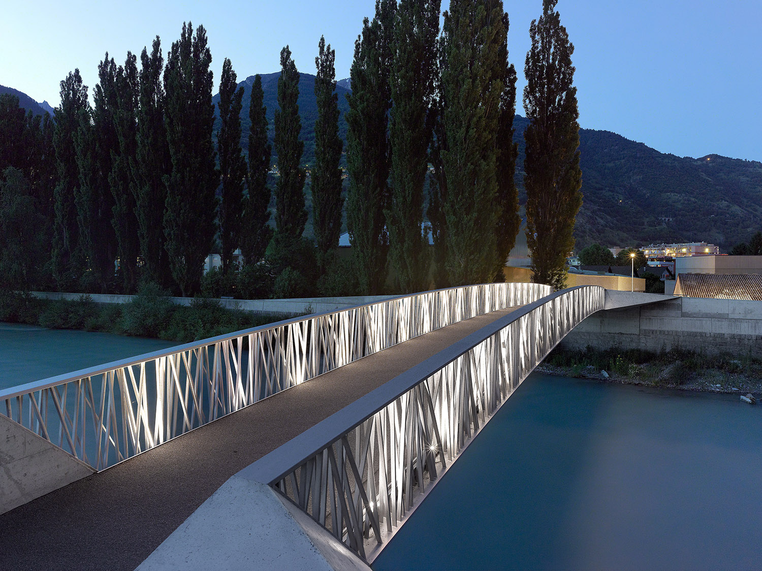 Footbridge over the Vispa by Savioz Fabrizzi Architectes - 谷德设计网