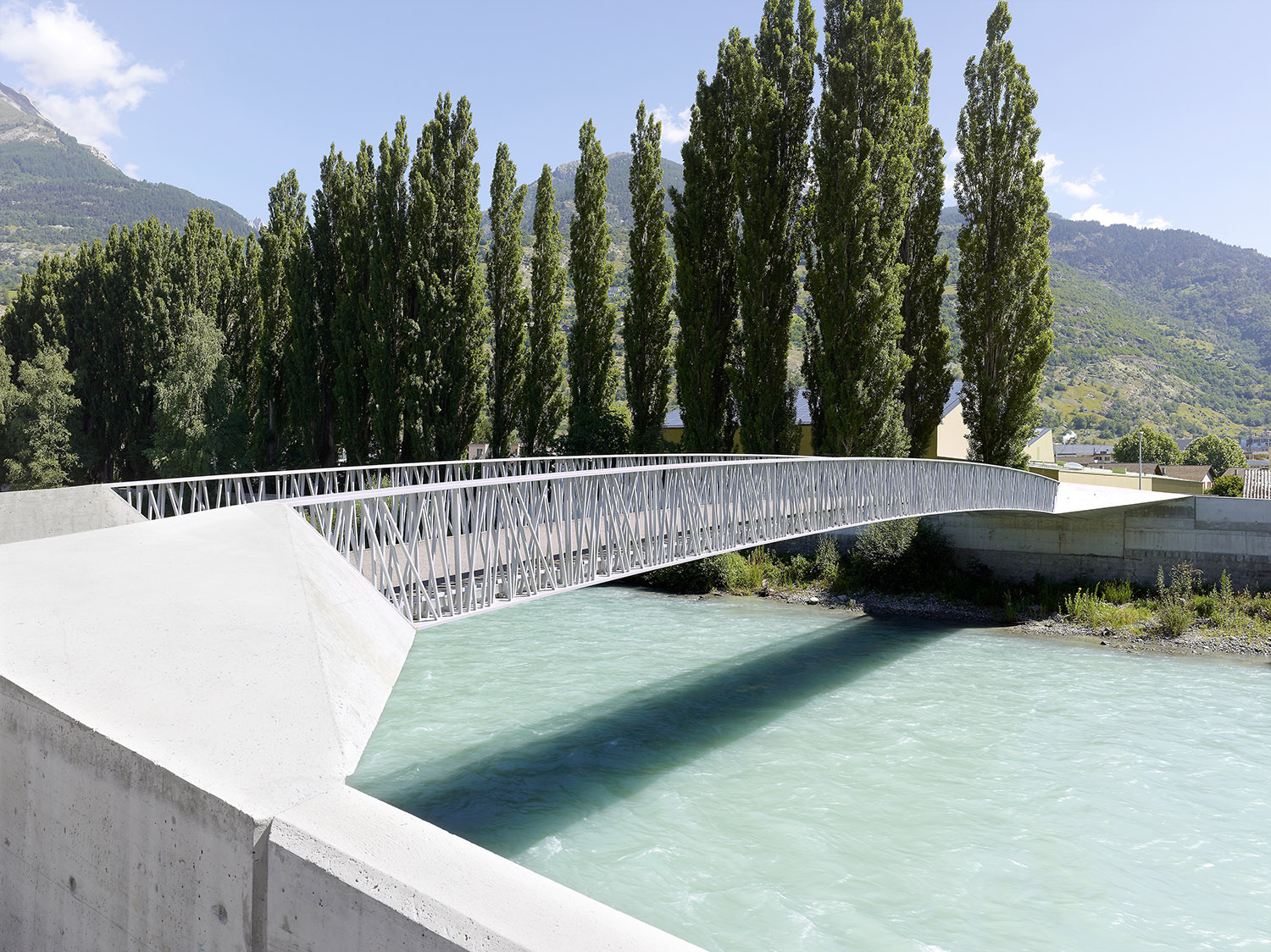 Footbridge over the Vispa by Savioz Fabrizzi Architectes - 谷德设计网