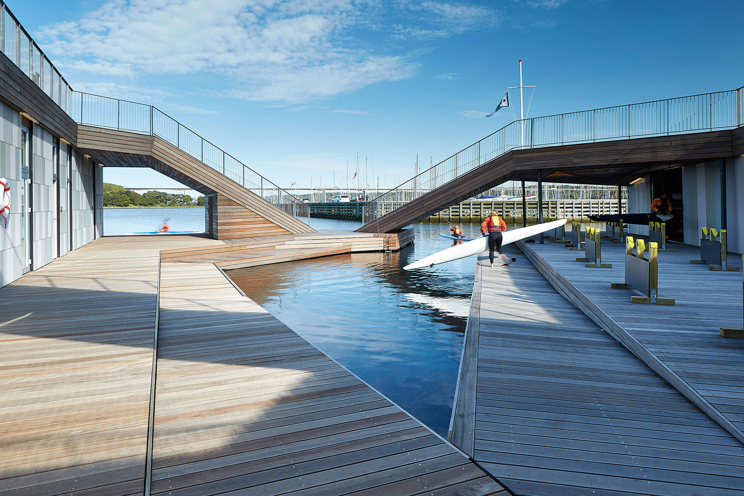 The Floating Kayak Club by FORCE4 ARCHITECTS - 谷德设计网
