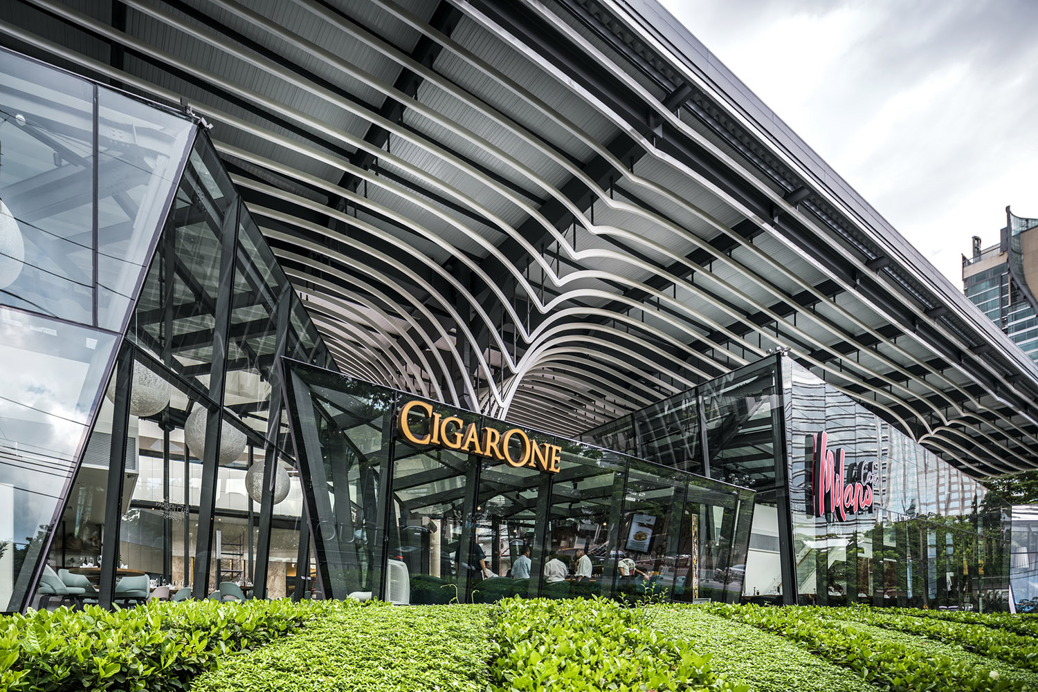 Glasshouse at Sindhornn, Bangkok by OFFICE AT - 谷德设计网