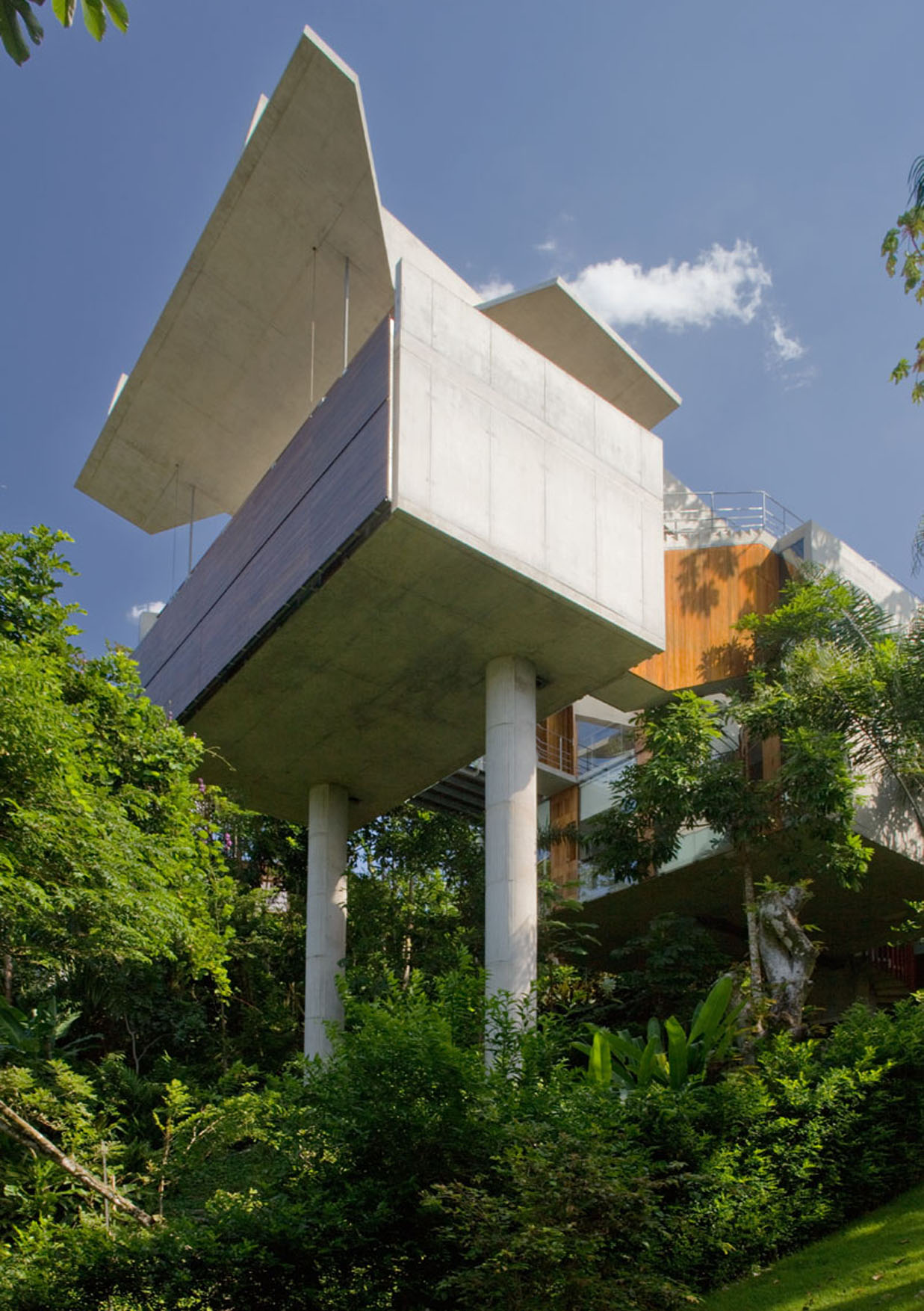 House in Ubatuba by spbr arquitetos - 谷德设计网