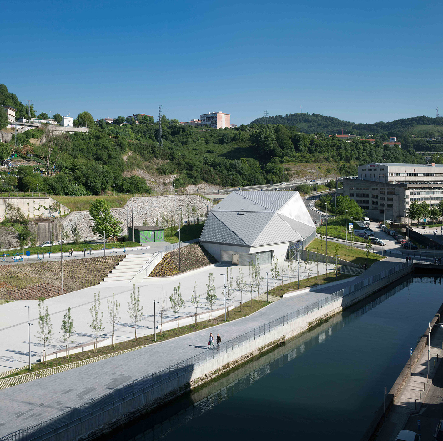 Park & Basque Pelota Court by VAUMM - 谷德设计网