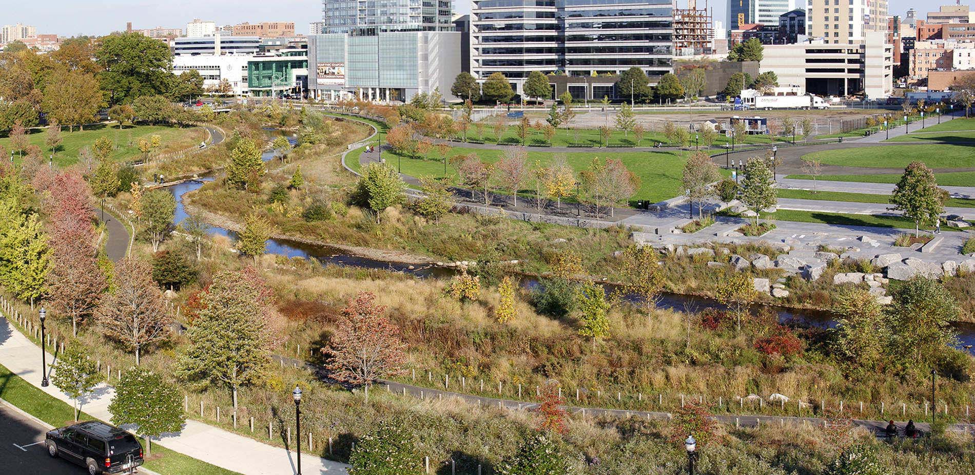 2015 ASLA GENERAL DESIGN AWARD OF HONOR: Mill River Park and Greenway ...
