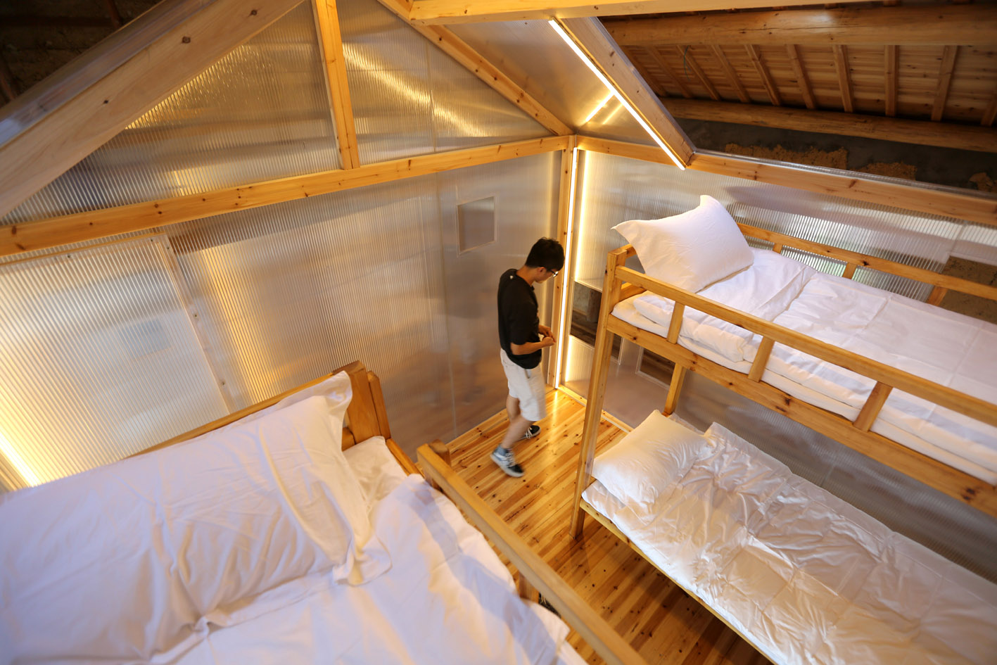 A New Inside For an Old Keekwilee-house,Hostel In Pingtian Village ...