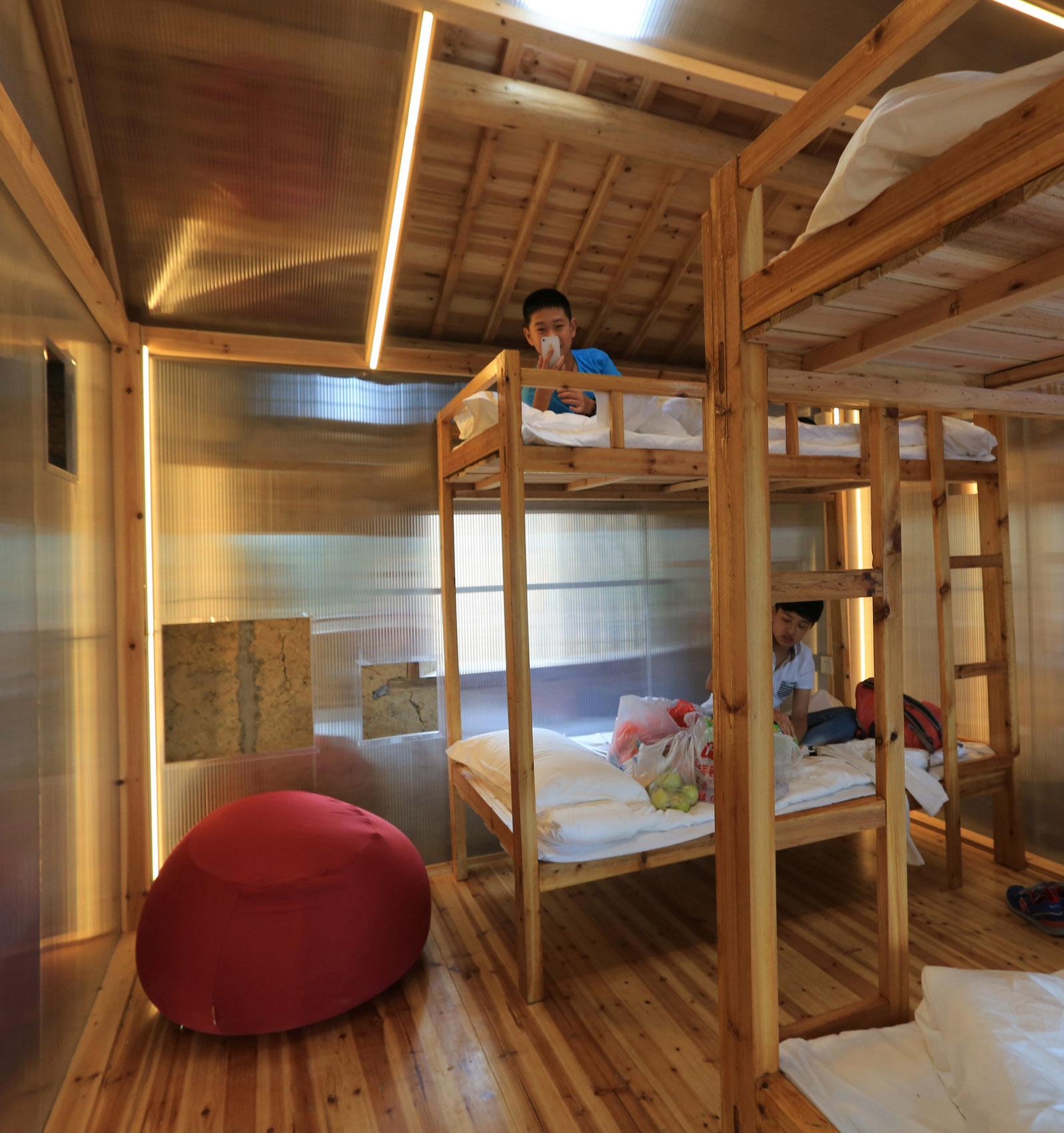 A New Inside For an Old Keekwilee-house,Hostel In Pingtian Village ...