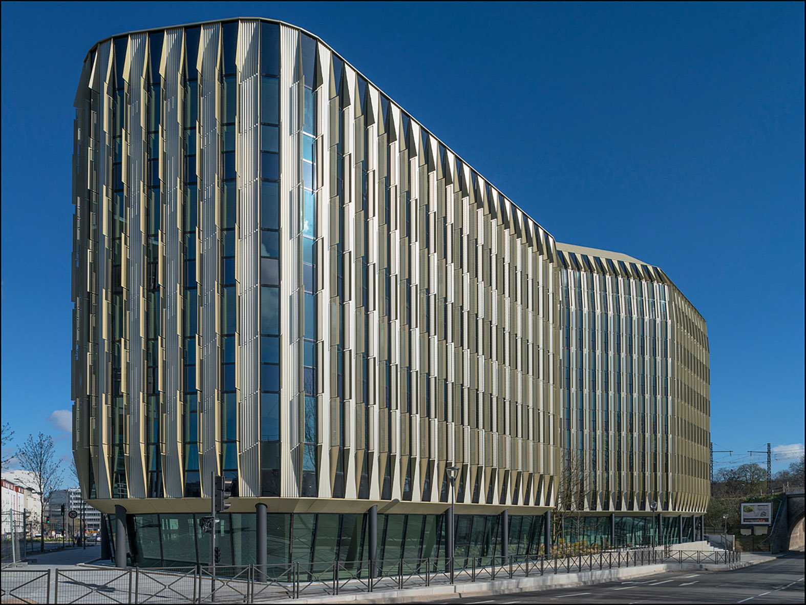 Bureaux (office building) Proche Paris / Philippe Gazeau Architecte - 谷德设计网