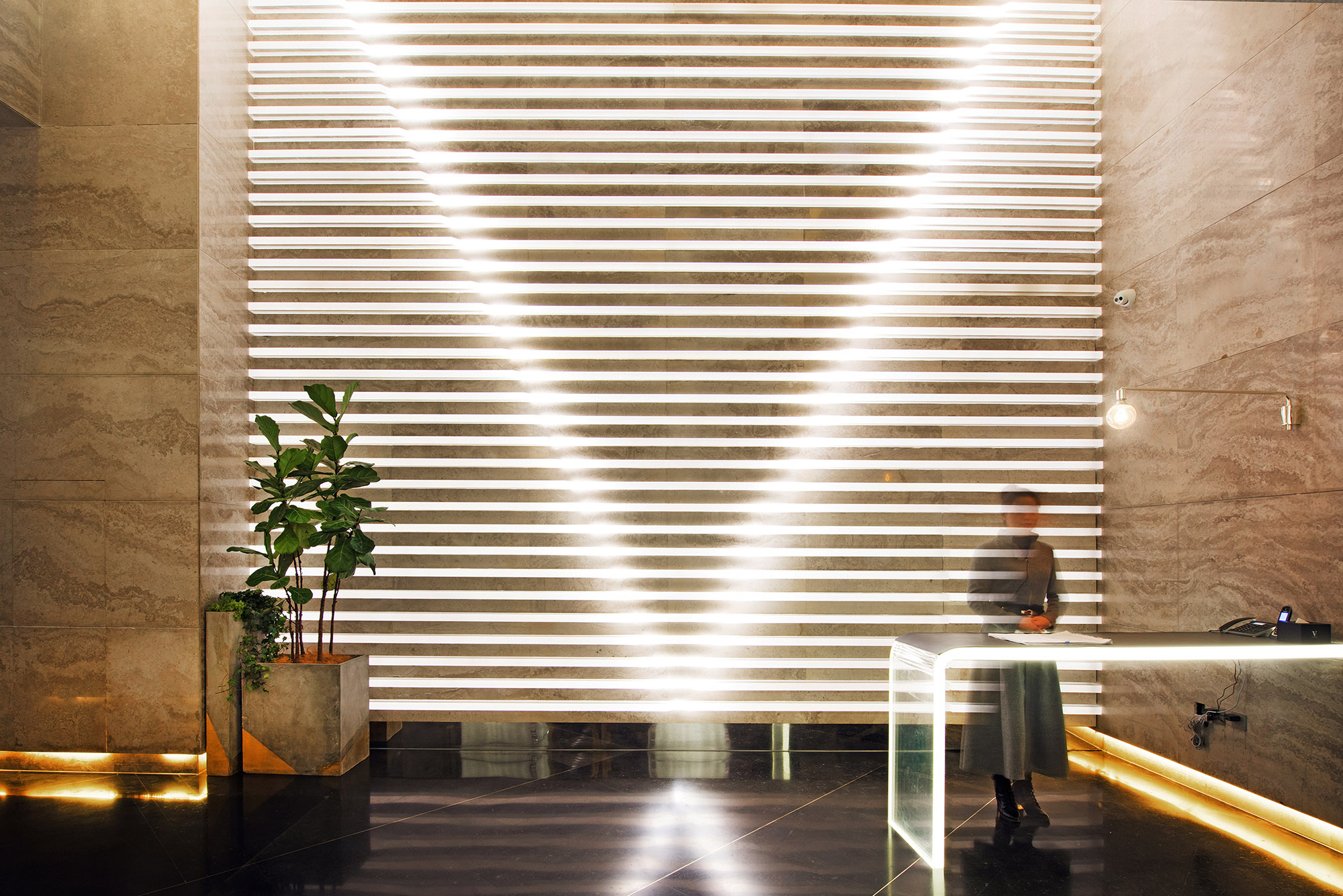 V+ Lounge by the West Lake / Studio Waffles and LYCS Architecture - 谷德设计网