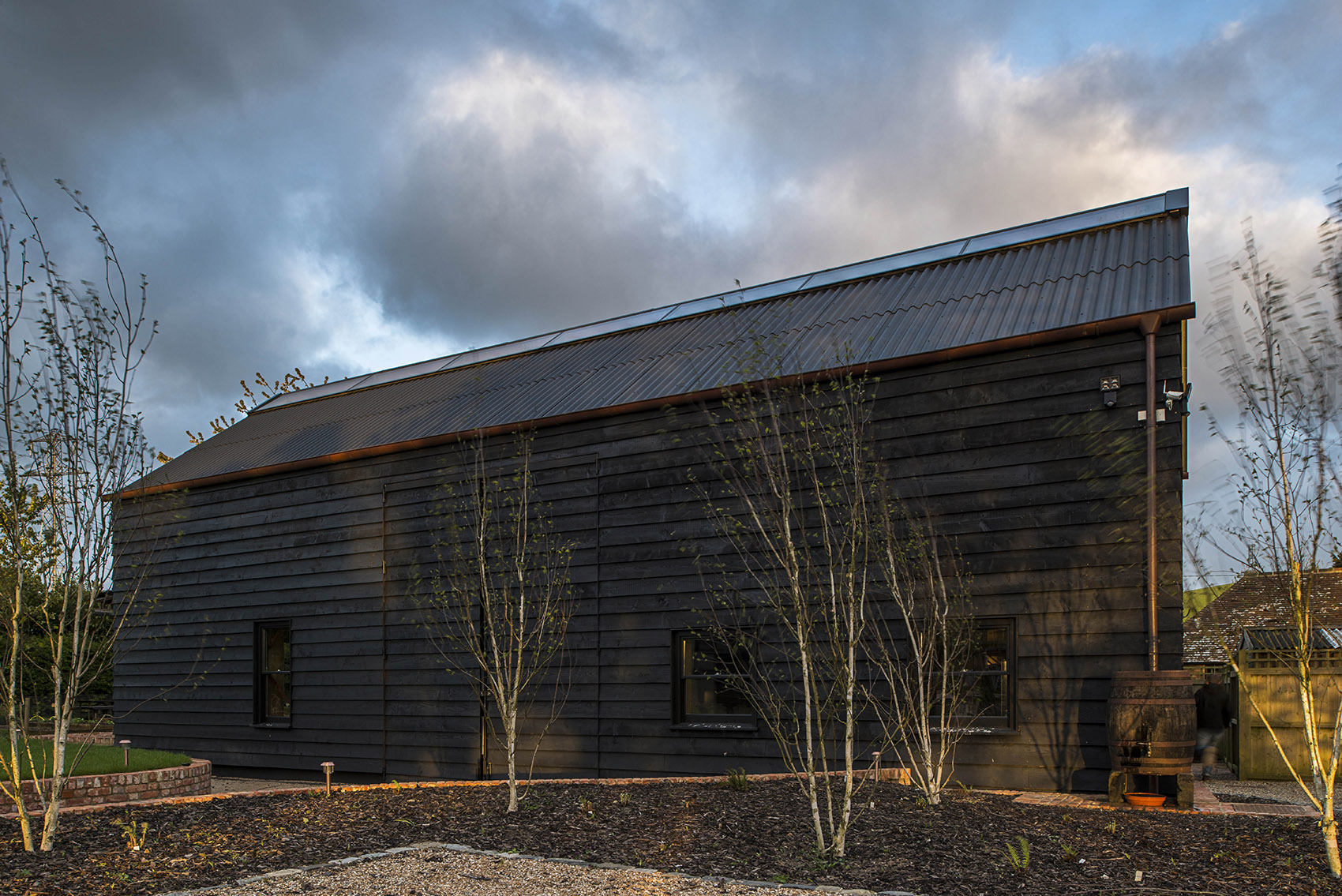 The Ancient Party Barn by Liddicoat & Goldhill - 谷德设计网