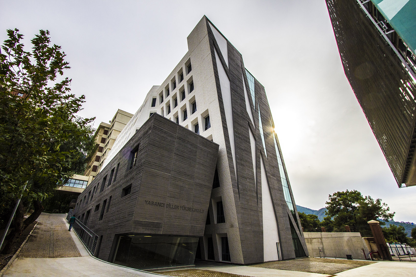 Foreign Language Building at Izmir University of Economics by AUDB - 谷德设计网