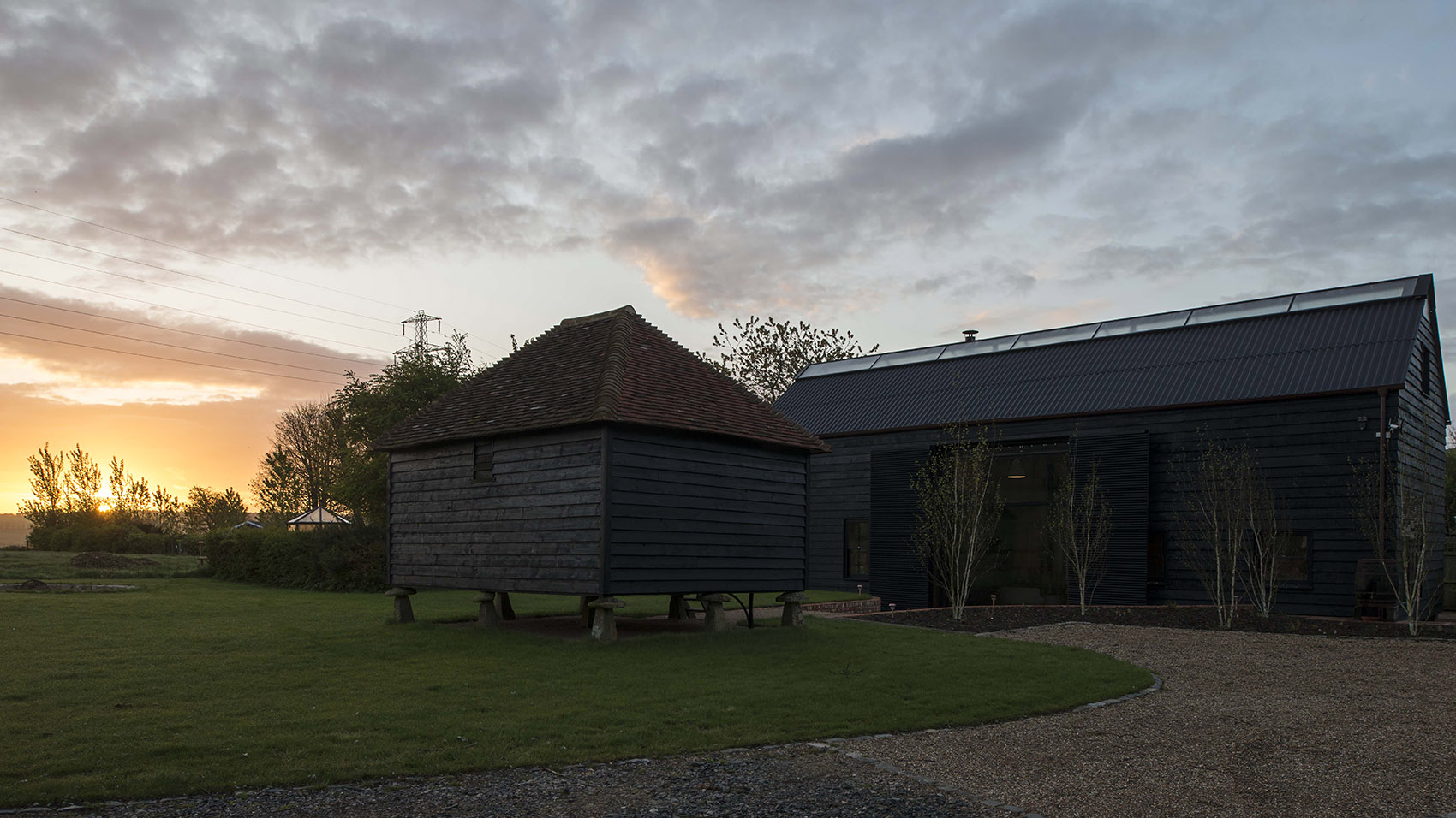 The Ancient Party Barn by Liddicoat & Goldhill - 谷德设计网