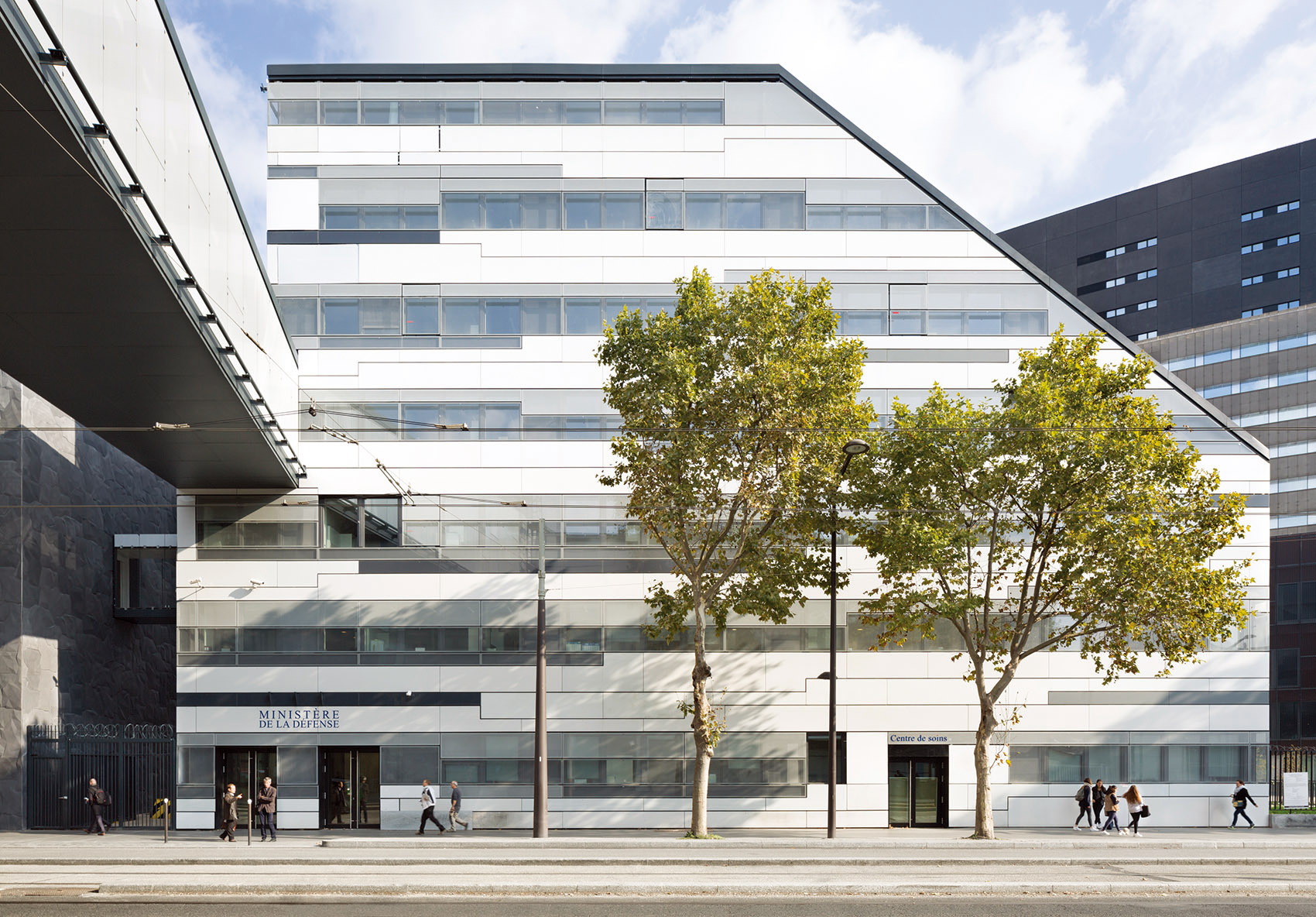 “Hexagone Balard” by Agence Nicolas Michelin & Associates - 谷德设计网