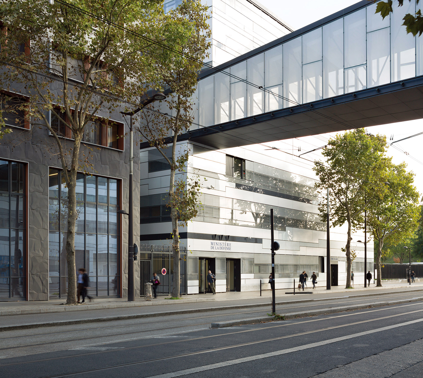 “Hexagone Balard” by Agence Nicolas Michelin & Associates - 谷德设计网