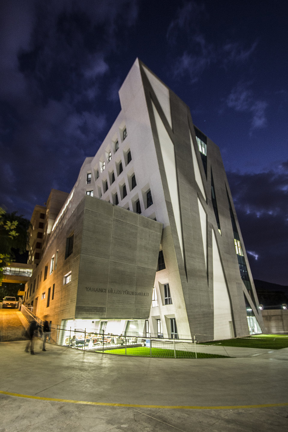 Foreign Language Building at Izmir University of Economics by AUDB - 谷德设计网