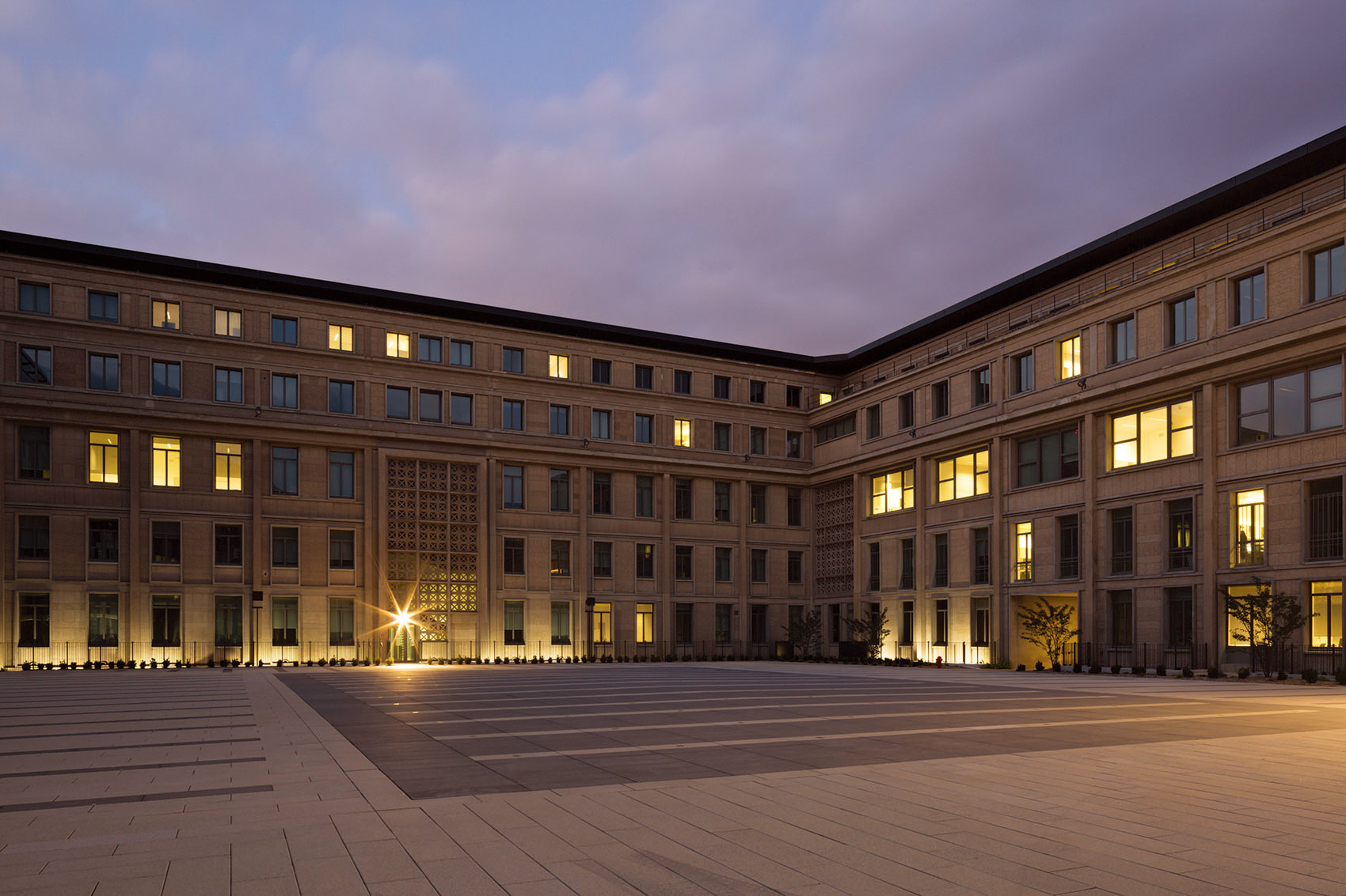 “Hexagone Balard” by Agence Nicolas Michelin & Associates - 谷德设计网