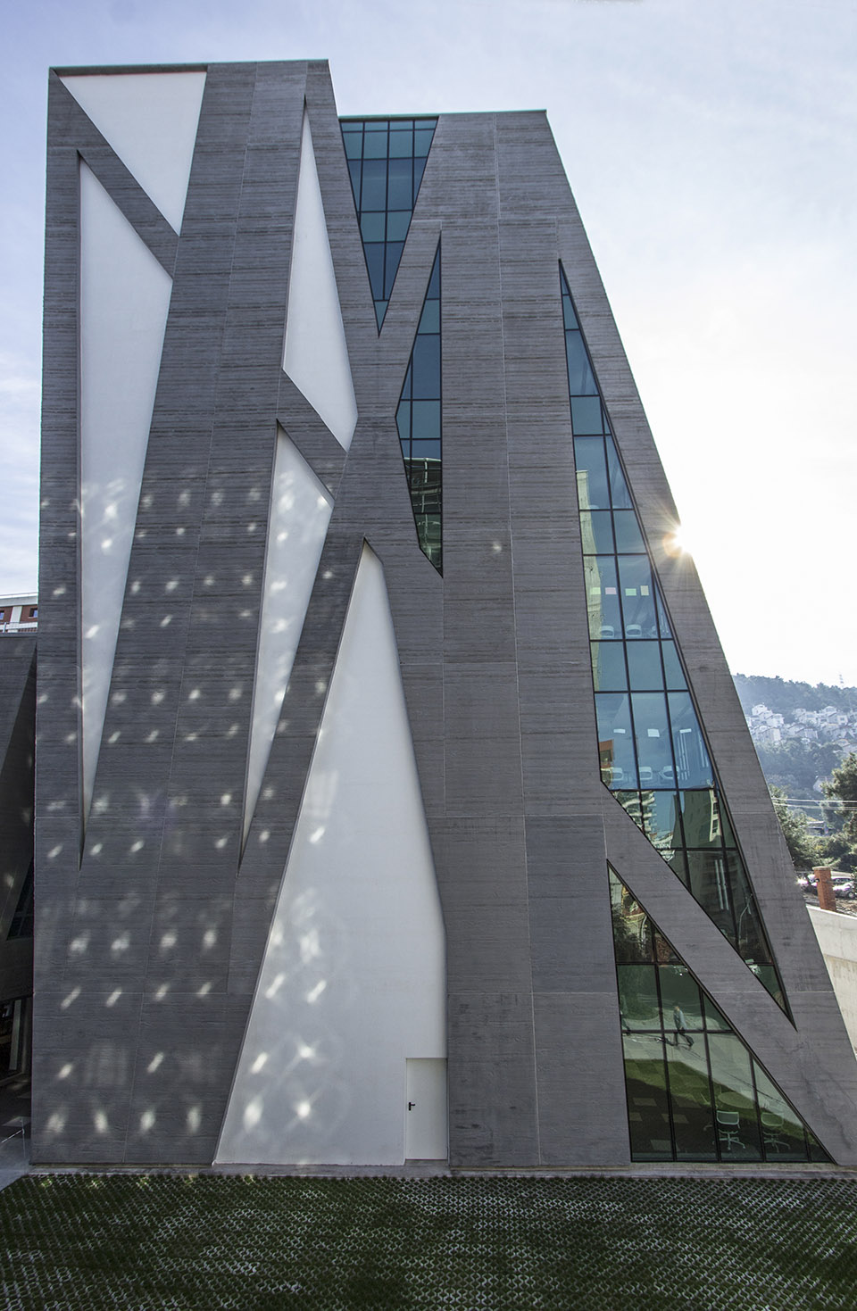 Foreign Language Building at Izmir University of Economics by AUDB - 谷德设计网