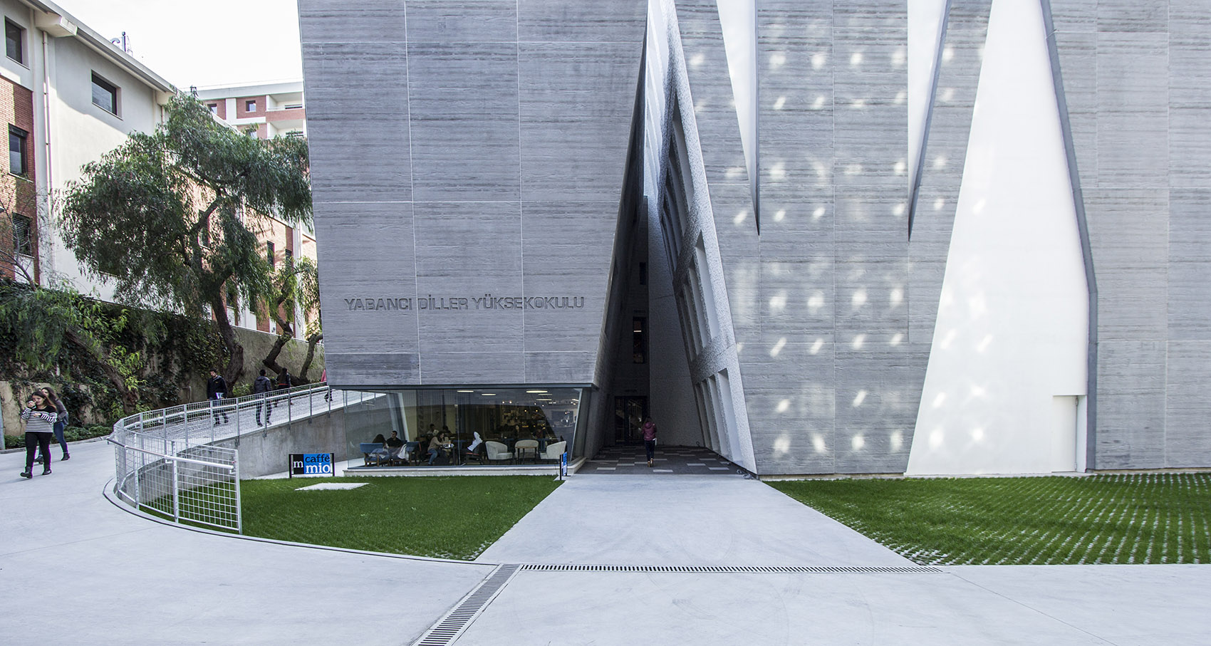 Foreign Language Building at Izmir University of Economics by AUDB - 谷德设计网