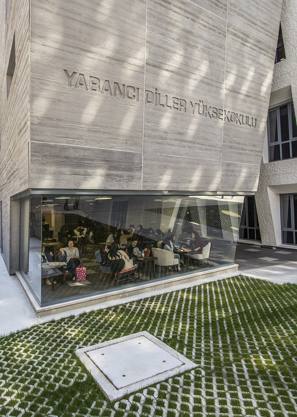 Foreign Language Building at Izmir University of Economics by AUDB - 谷德设计网