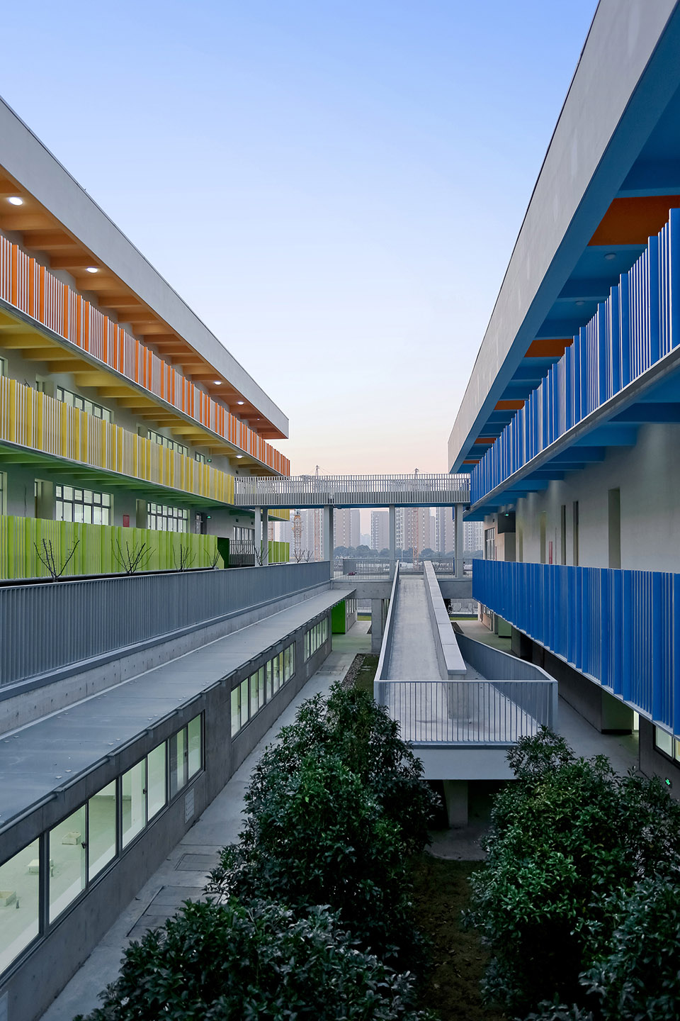 Songdian Road Junior High School, Qingpu, Shanghai by Atelier Z+ - 谷德设计网