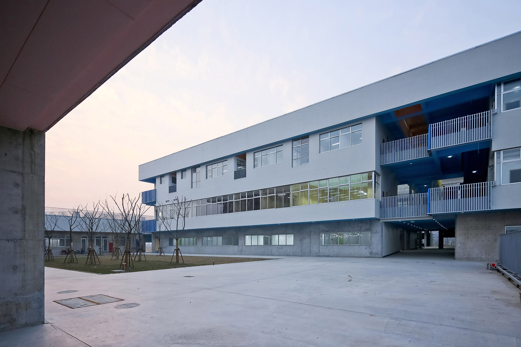 Songdian Road Junior High School, Qingpu, Shanghai by Atelier Z+ - 谷德设计网