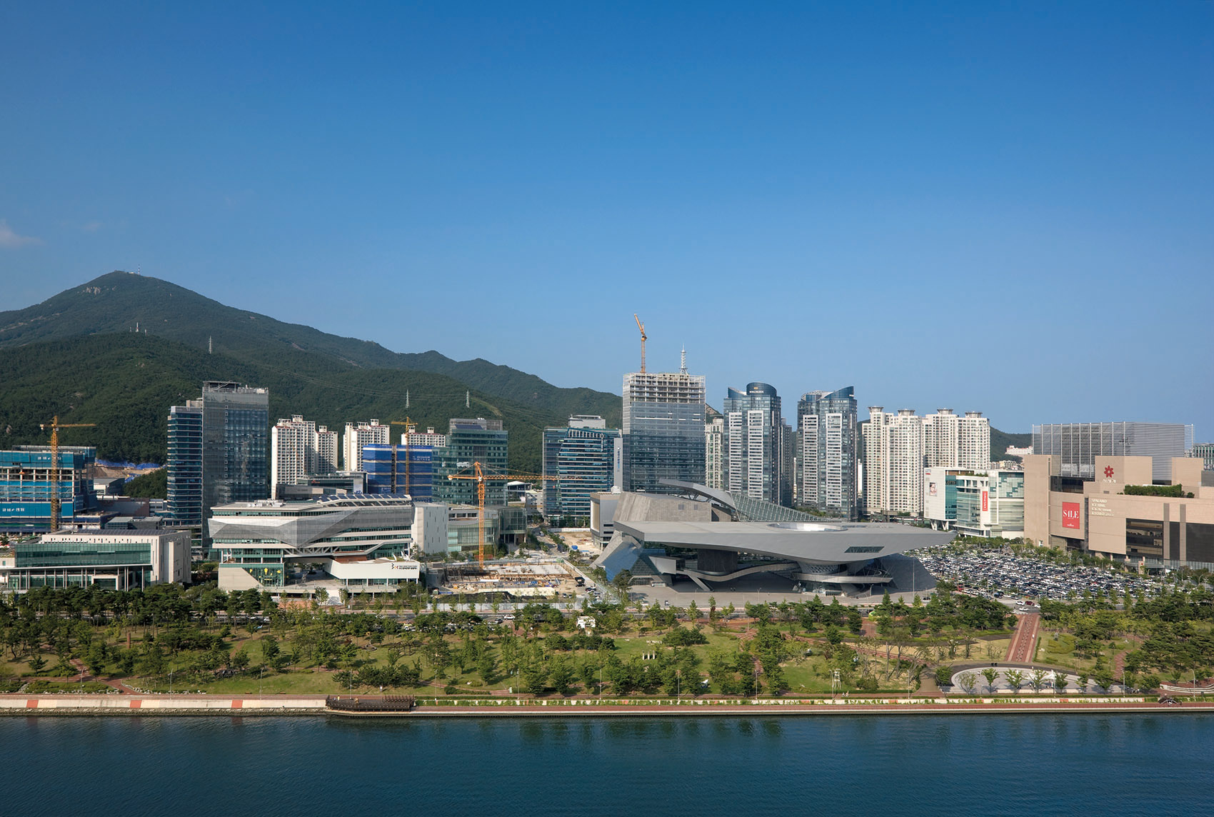 Busan Cinema Center, Busan, South Korea by Coop Himmelb(l)au - 谷德设计网