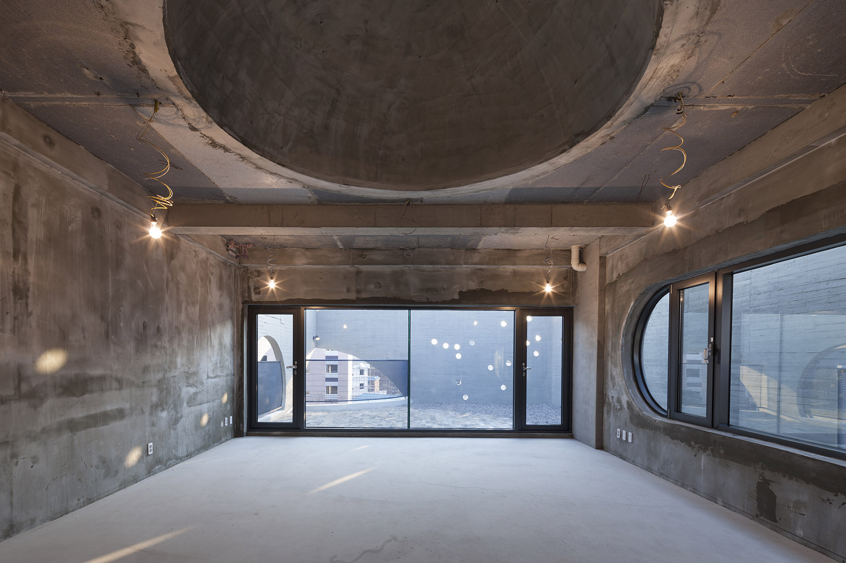 Two Moon by Moon Hoon - 谷德设计网