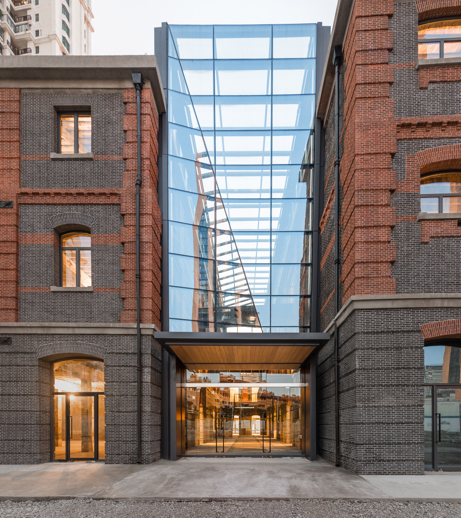 Xintai Warehouse architectural renovation / Kokaistudios - 谷德设计网