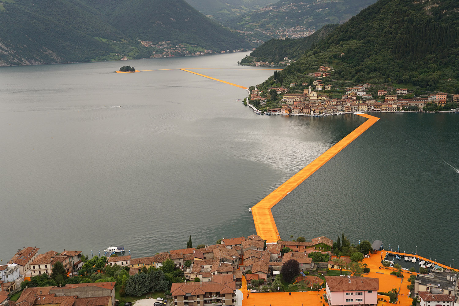 The Floating Piers / Christo and Jeanne Claude - 谷德设计网