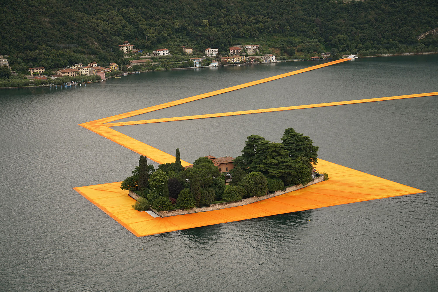 The Floating Piers / Christo and Jeanne Claude - 谷德设计网