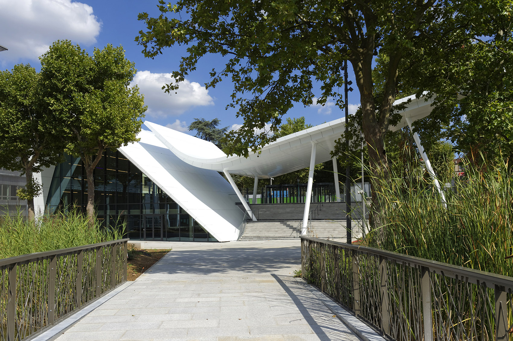 Evergreen campus reception pavilion / Arte Charpentier Architectes - 谷德设计网