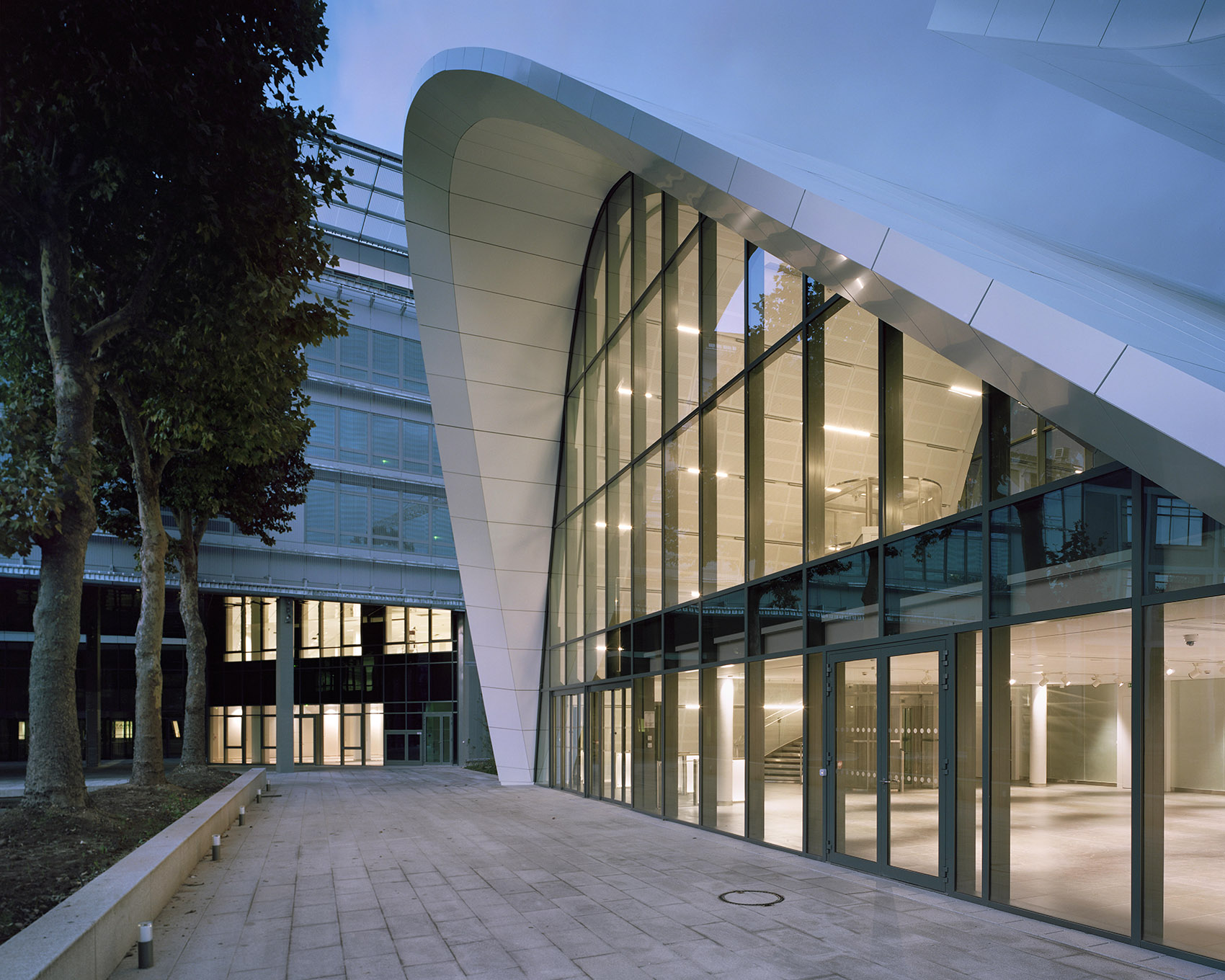 Evergreen campus reception pavilion / Arte Charpentier Architectes - 谷德设计网