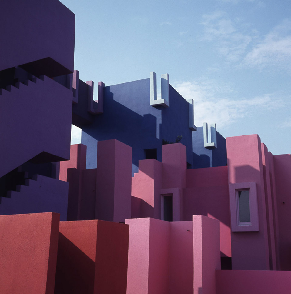 LA MURALLA ROJA / Ricardo Bofill Taller de Arquitectura - 谷德设计网