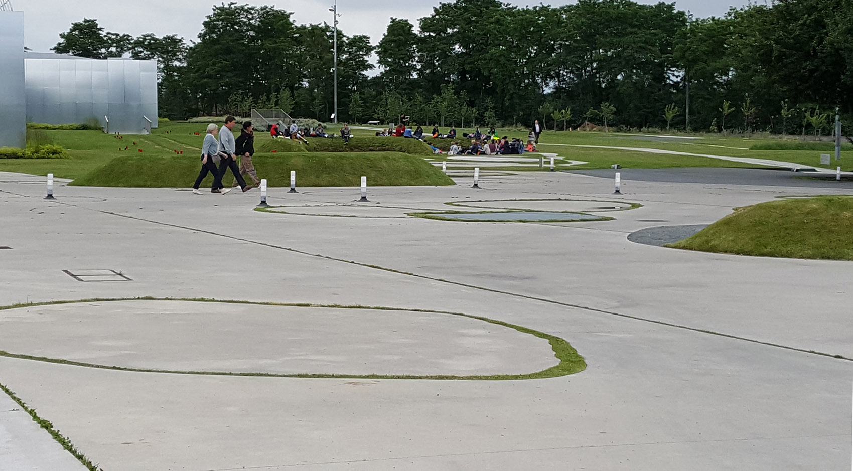 The Louvre Lens museum park by Catherine Mosbach - 谷德设计网