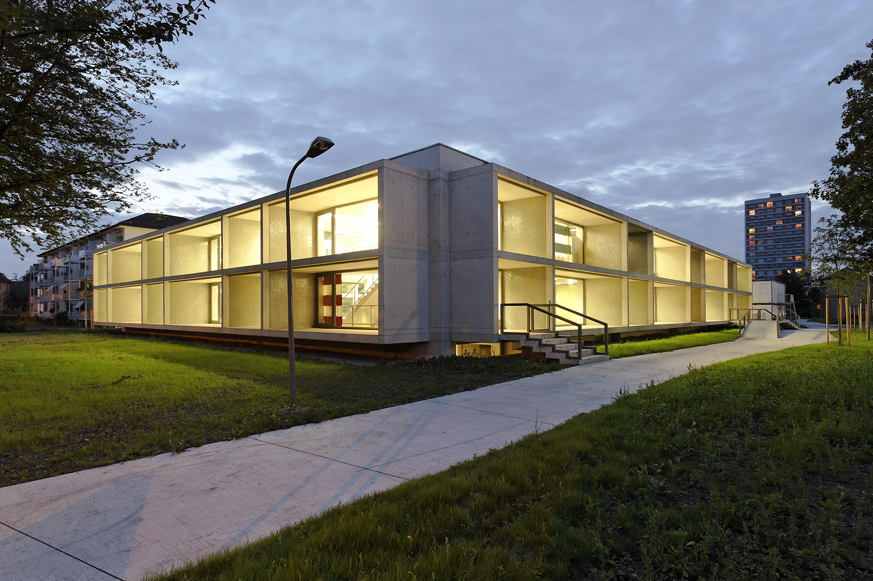 Hirzenbach school complex, Zürich by Boltshauser Architekten - 谷德设计网