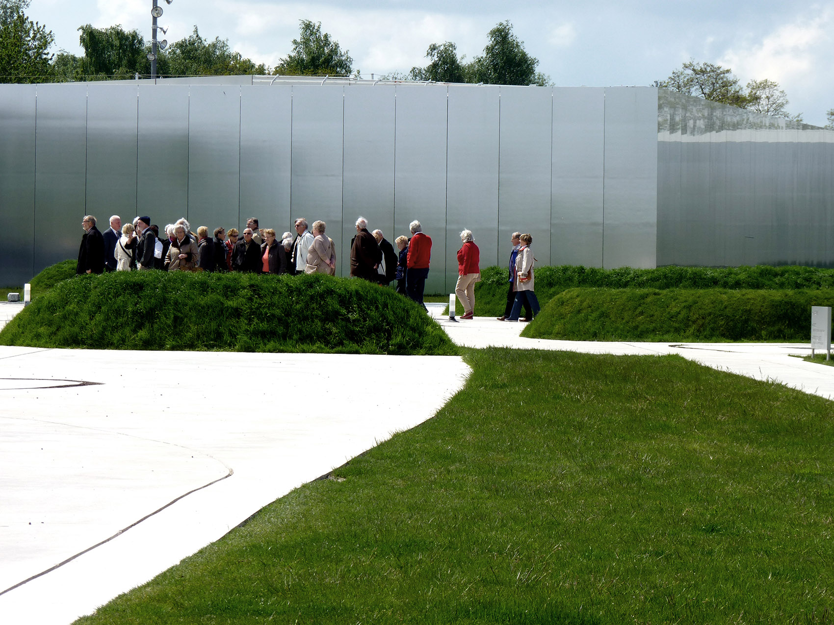 The Louvre Lens museum park by Catherine Mosbach - 谷德设计网
