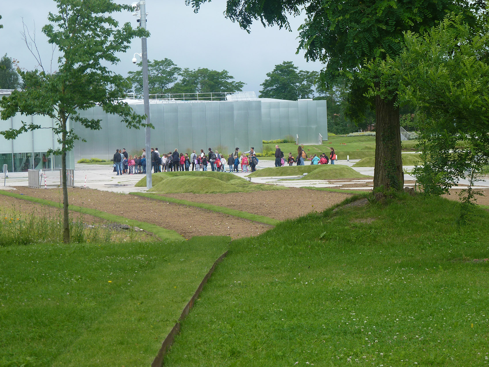 The Louvre Lens museum park by Catherine Mosbach - 谷德设计网