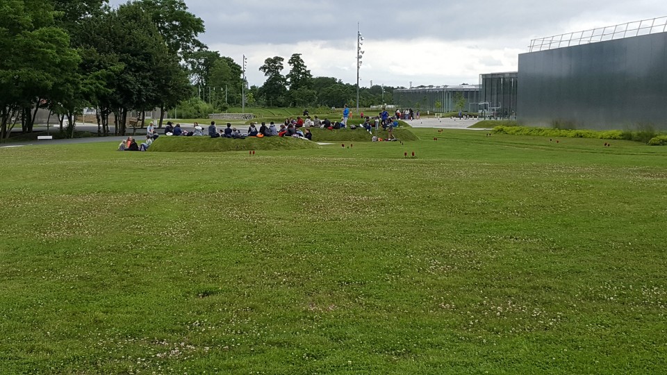 The Louvre Lens museum park by Catherine Mosbach - 谷德设计网