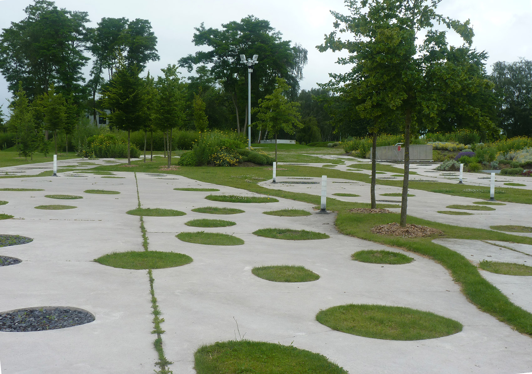 The Louvre Lens museum park by Catherine Mosbach - 谷德设计网